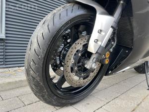 Ямаха R1 2002 в Рига, объемом двигателя 1.00 л и пробегом 0 тыс. км за 3699 €, фото 9 на AUTOMOTO.COM.LV