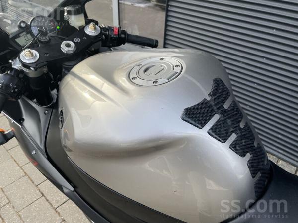 Yamaha R1 2002 in Riga, with an engine capacity of 1.00 L and mileage of 0 thousand km for 3699 €, photo 9 on AUTOMOTO.COM.LV