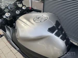 Ямаха R1 2002 в Рига, объемом двигателя 1.00 л и пробегом 0 тыс. км за 3699 €, фото 10 на AUTOMOTO.COM.LV
