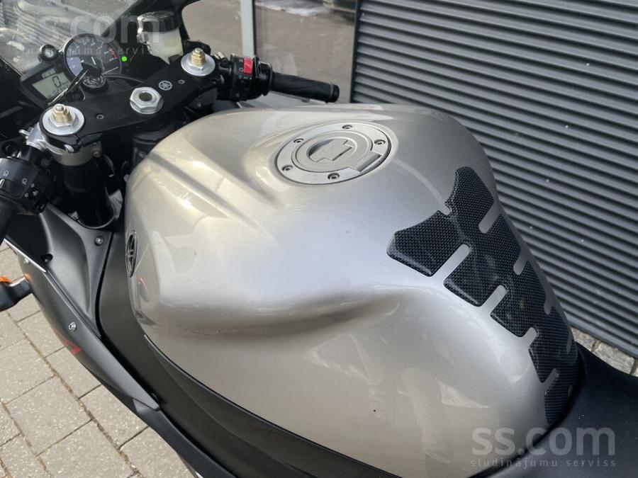 Ямаха R1 2002 в Рига, объемом двигателя 1.00 л и пробегом 0 тыс. км за 3699 €, фото 10 на AUTOMOTO.COM.LV