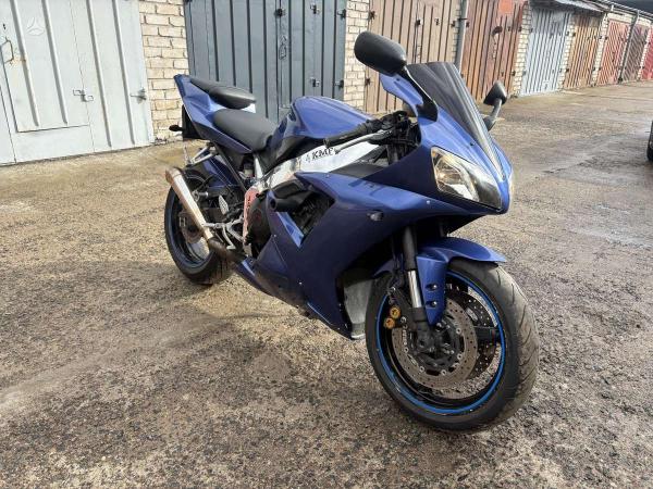 Yamaha R1 2002 in Kaunas, with an engine capacity of 1.00 L and mileage of 48 thousand km for 1150 €, photo 2 on AUTOMOTO.COM.LV