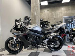 Yamaha R1 2002 Rīga, ar dzinēja tilpumu 1.00 L un nobraukumu 23 tūkst. km par 3799 €, foto 2 vietnē AUTOMOTO.COM.LV