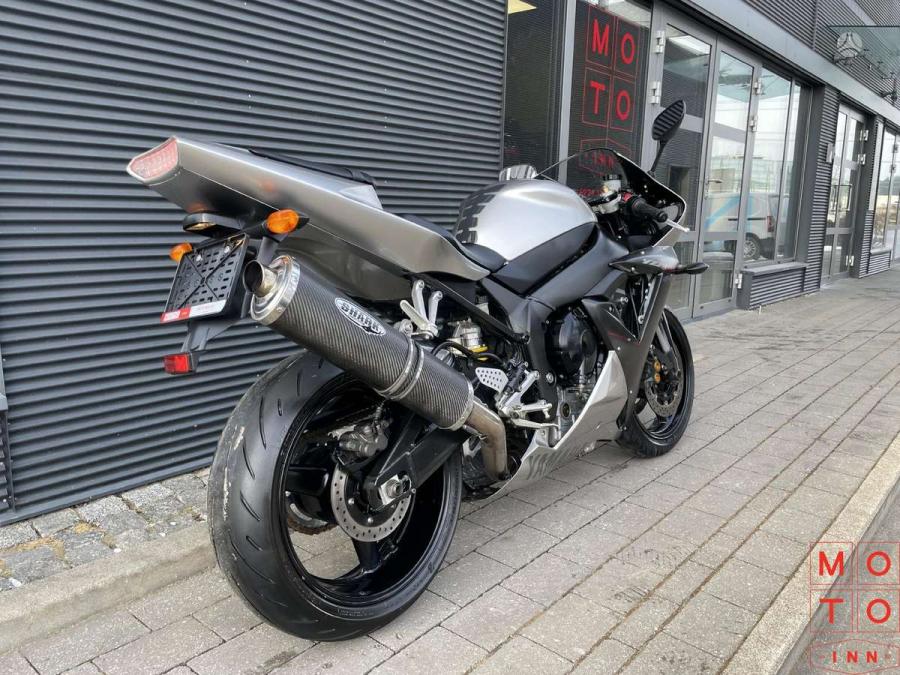 Yamaha R1 2002 Rīga, ar dzinēja tilpumu 1.00 L un nobraukumu 23 tūkst. km par 3799 €, foto 4 vietnē AUTOMOTO.COM.LV