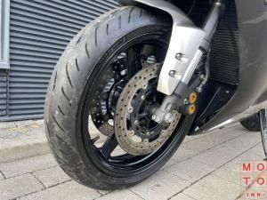 Yamaha R1 2002 Rīga, ar dzinēja tilpumu 1.00 L un nobraukumu 23 tūkst. km par 3799 €, foto 10 vietnē AUTOMOTO.COM.LV