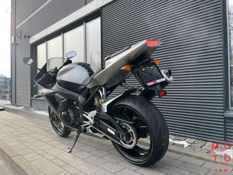 Yamaha R1 2002 Rīga, ar dzinēja tilpumu 1.00 L un nobraukumu 23 tūkst. km par 3799 €, foto 13 vietnē AUTOMOTO.COM.LV