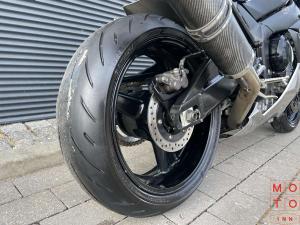 Yamaha R1 2002 Rīga, ar dzinēja tilpumu 1.00 L un nobraukumu 23 tūkst. km par 3799 €, foto 16 vietnē AUTOMOTO.COM.LV
