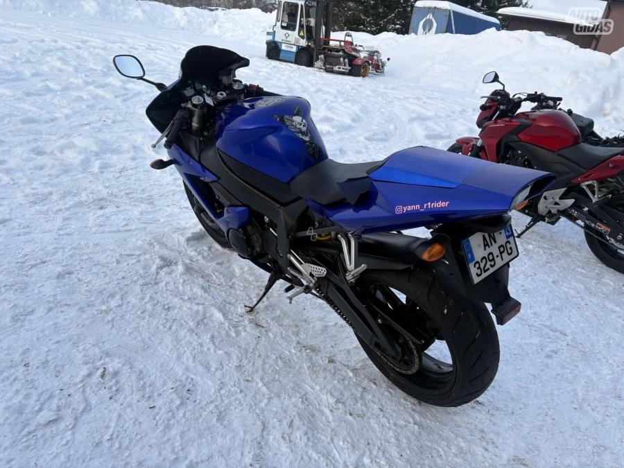 Yamaha R1 2002 in Kelme, with an engine capacity of 1.00 L and mileage of 57 thousand km for 1830 €, photo 4 on AUTOMOTO.COM.LV