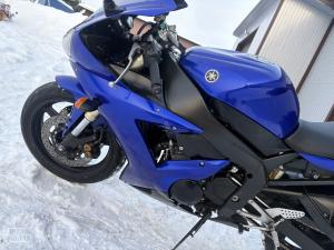 Yamaha R1 2002 in Kelme, with an engine capacity of 1.00 L and mileage of 57 thousand km for 1830 €, photo 8 on AUTOMOTO.COM.LV