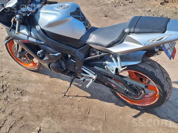 Yamaha R1 2002 in Preili, with an engine capacity of 1.00 L and mileage of 0 thousand km for 2950 €, photo 4 on AUTOMOTO.COM.LV