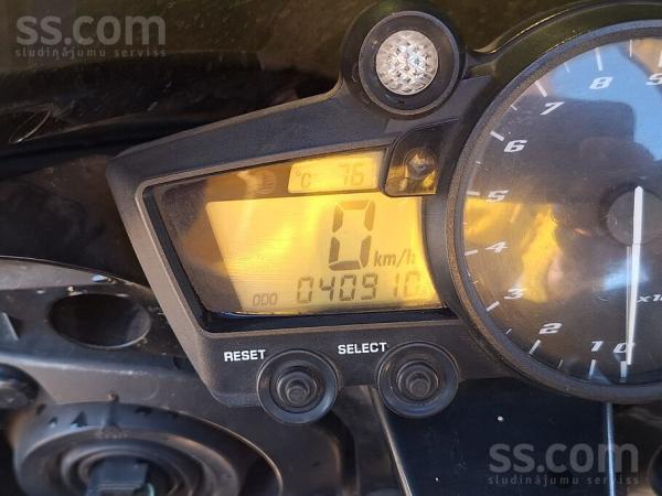 Yamaha R1 2002 in Preili, with an engine capacity of 1.00 L and mileage of 0 thousand km for 2950 €, photo 6 on AUTOMOTO.COM.LV