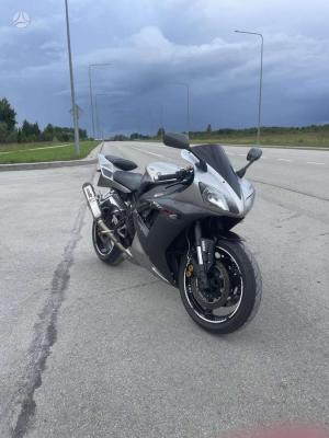 Yamaha R1 2002 Šauļi, ar dzinēja tilpumu 1.00 L un nobraukumu 79 tūkst. km par 2999 €, foto  vietnē AUTOMOTO.COM.LV