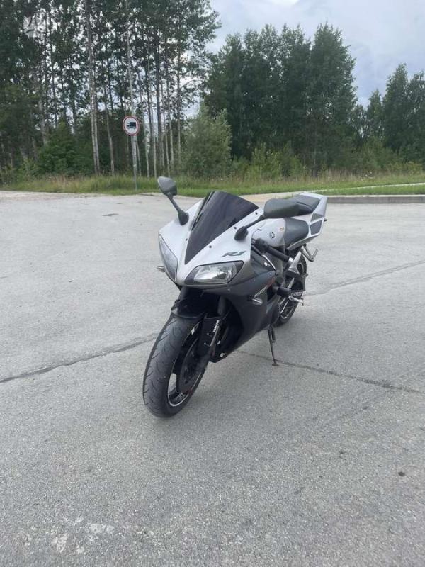 Yamaha R1 2002 Šauļi, ar dzinēja tilpumu 1.00 L un nobraukumu 79 tūkst. km par 2999 €, foto 2 vietnē AUTOMOTO.COM.LV