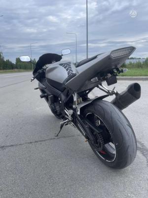 Yamaha R1 2002 Šauļi, ar dzinēja tilpumu 1.00 L un nobraukumu 79 tūkst. km par 2999 €, foto 5 vietnē AUTOMOTO.COM.LV