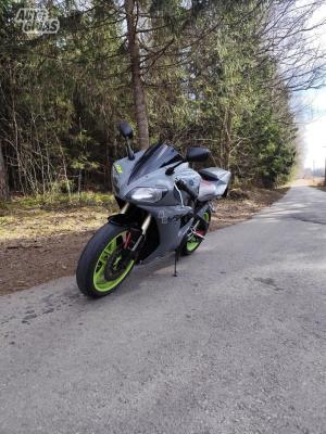 Yamaha R1 2003 Kelmė, ar dzinēja tilpumu 0.00 L un nobraukumu 0 tūkst. km par 2000 €, foto 3 vietnē AUTOMOTO.COM.LV