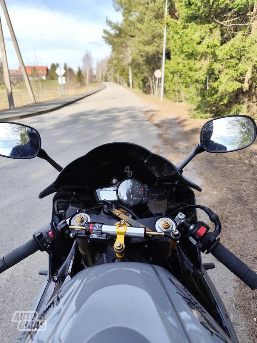 Yamaha R1 2003 Kelmė, ar dzinēja tilpumu 0.00 L un nobraukumu 0 tūkst. km par 2000 €, foto 5 vietnē AUTOMOTO.COM.LV