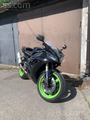 Yamaha R1 2003 Rīga, ar dzinēja tilpumu 1.00 L un nobraukumu 0 tūkst. km par 2888 €, foto 4 vietnē AUTOMOTO.COM.LV