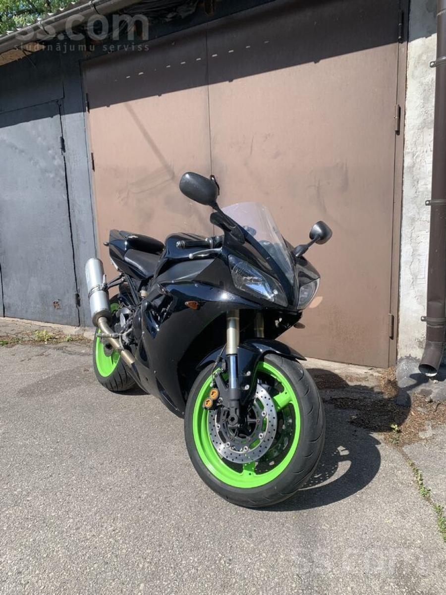 Yamaha R1 2003 Rīga, ar dzinēja tilpumu 1.00 L un nobraukumu 0 tūkst. km par 2888 €, foto 4 vietnē AUTOMOTO.COM.LV
