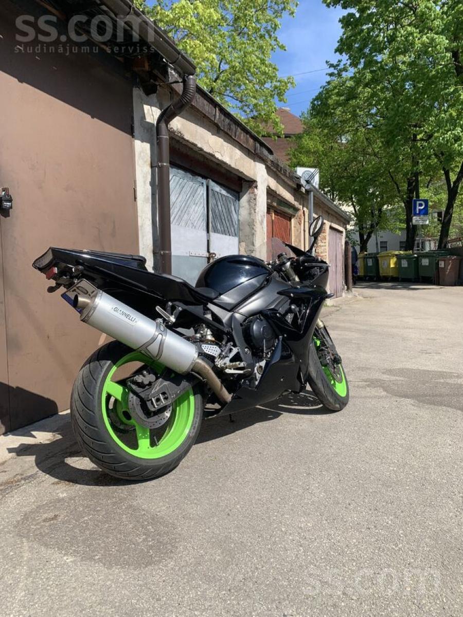 Yamaha R1 2003 Rīga, ar dzinēja tilpumu 1.00 L un nobraukumu 0 tūkst. km par 2888 €, foto 5 vietnē AUTOMOTO.COM.LV