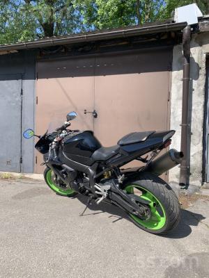 Yamaha R1 2003 Rīga, ar dzinēja tilpumu 1.00 L un nobraukumu 0 tūkst. km par 2888 €, foto 8 vietnē AUTOMOTO.COM.LV