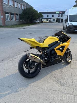 Yamaha R1 2003 Rīga, ar dzinēja tilpumu 1.00 L un nobraukumu 0 tūkst. km par 2200 €, foto  vietnē AUTOMOTO.COM.LV