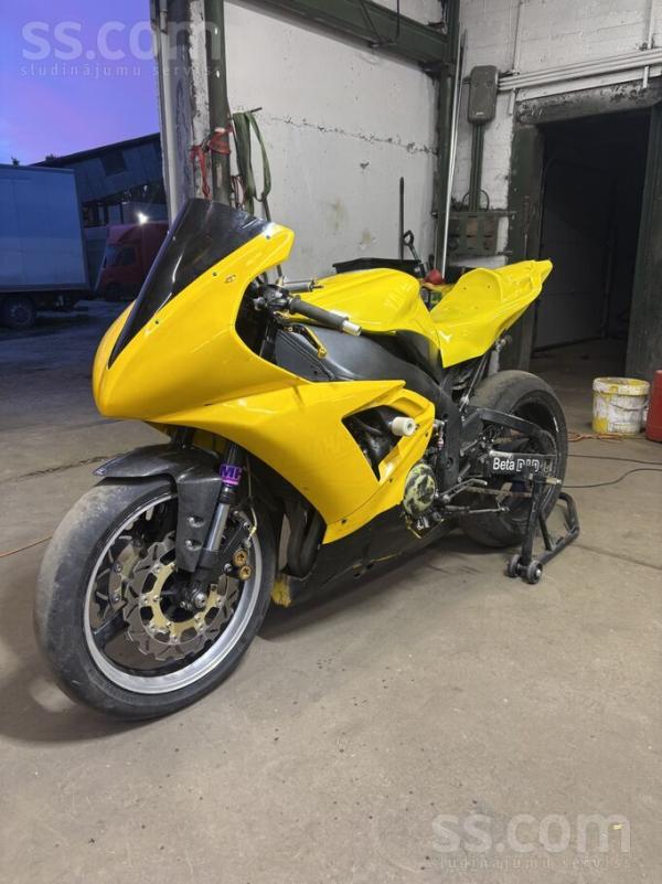Yamaha R1 2003 Rīga, ar dzinēja tilpumu 1.00 L un nobraukumu 0 tūkst. km par 2000 €, foto 2 vietnē AUTOMOTO.COM.LV
