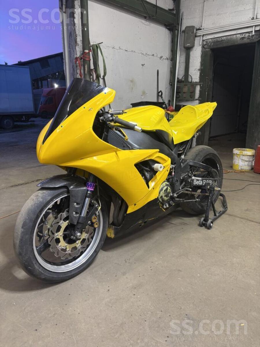 Yamaha R1 2003 in Riga, with an engine capacity of 1.00 L and mileage of 0 thousand km for 2200 €, photo 3 on AUTOMOTO.COM.LV