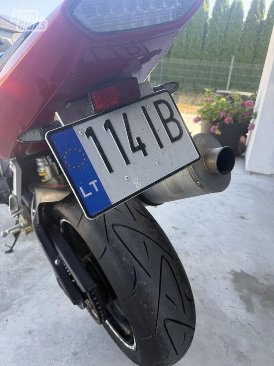 Yamaha R1 2003 in Kaunas, with an engine capacity of 1.00 L and mileage of 22 thousand km for 3900 €, photo 9 on AUTOMOTO.COM.LV