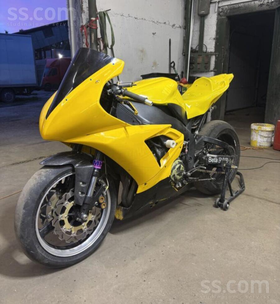 Yamaha R1 2003 Rīga, ar dzinēja tilpumu 1.00 L un nobraukumu 0 tūkst. km par 2000 €, foto 1 vietnē AUTOMOTO.COM.LV