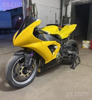 Ямаха R1 2003 в Рига, объемом двигателя 1.00 л и пробегом 0 тыс. км за 1650 €, фото  на AUTOMOTO.COM.LV