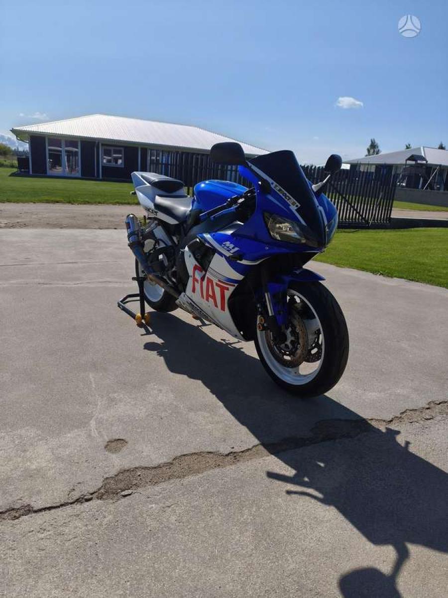 Yamaha R1 2003 in Siauliai, with an engine capacity of 1.00 L and mileage of 33 thousand km for 3000 €, photo 4 on AUTOMOTO.COM.LV