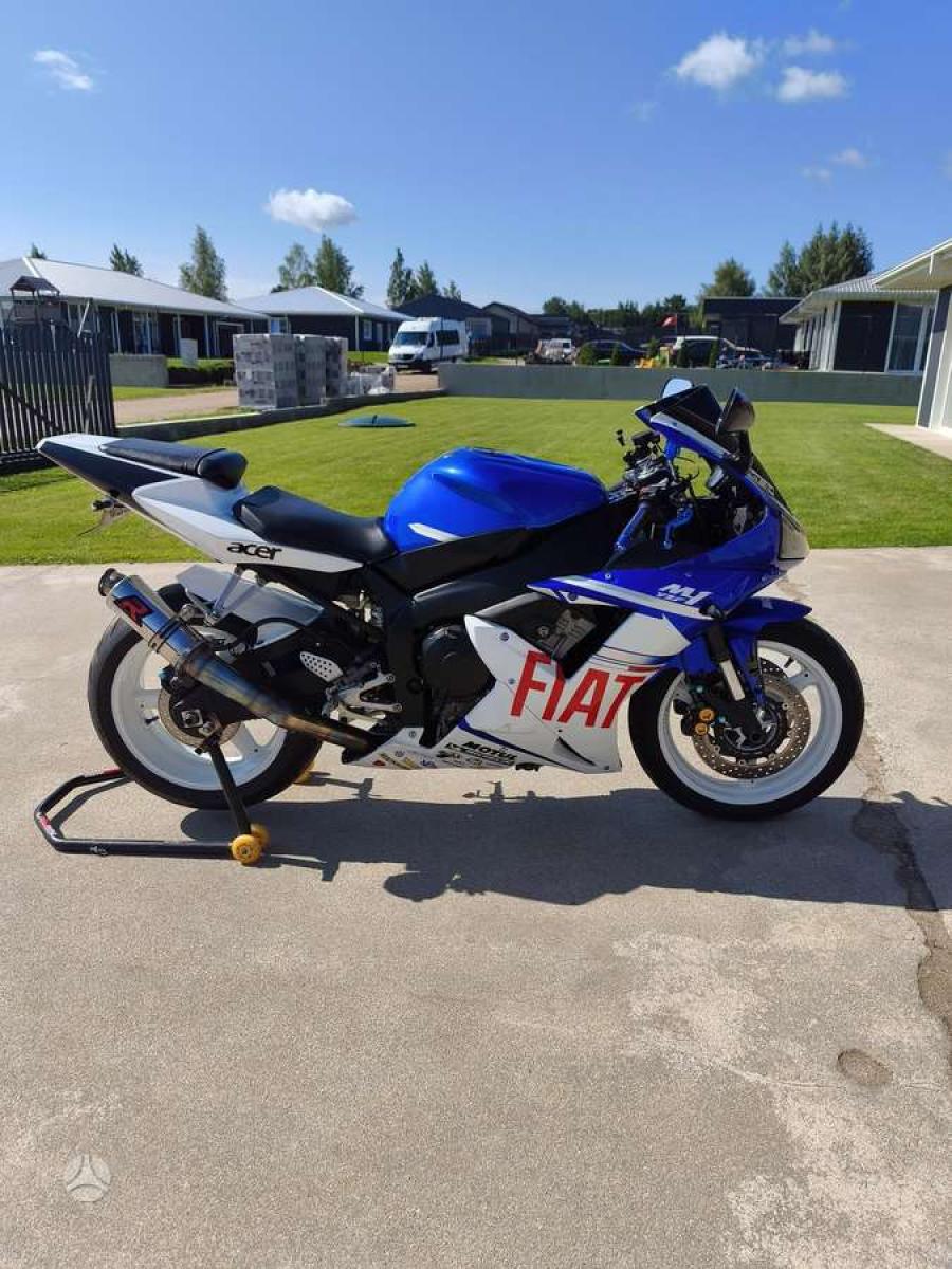 Yamaha R1 2003 in Siauliai, with an engine capacity of 1.00 L and mileage of 33 thousand km for 3000 €, photo 5 on AUTOMOTO.COM.LV