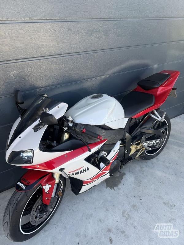 Yamaha R1 2003 Kauņa, ar dzinēja tilpumu 1.00 L un nobraukumu 22 tūkst. km par 2999 €, foto 3 vietnē AUTOMOTO.COM.LV