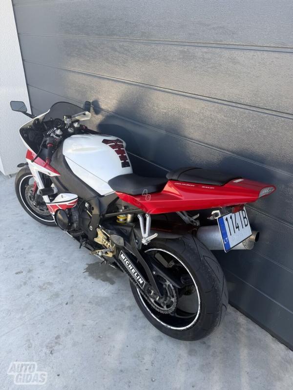 Yamaha R1 2003 Kauņa, ar dzinēja tilpumu 1.00 L un nobraukumu 22 tūkst. km par 2999 €, foto 4 vietnē AUTOMOTO.COM.LV