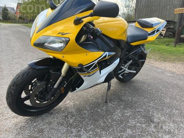 Ямаха R1 2004 в Лимбажи, объемом двигателя 1.00 л и пробегом 0 тыс. км за 4500 €, фото 1 на AUTOMOTO.COM.LV