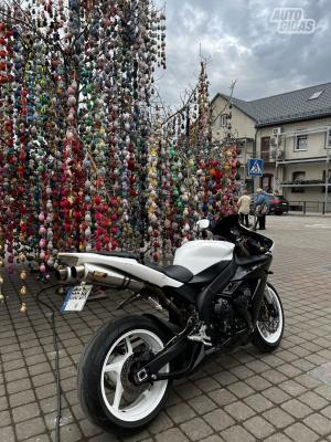 Yamaha R1 2004 Šilalė, ar dzinēja tilpumu 1.00 L un nobraukumu 61 tūkst. km par 4300 €, foto 3 vietnē AUTOMOTO.COM.LV