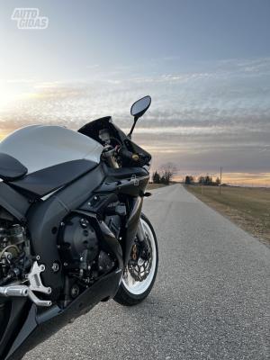 Yamaha R1 2004 Šilalė, ar dzinēja tilpumu 1.00 L un nobraukumu 61 tūkst. km par 4300 €, foto 5 vietnē AUTOMOTO.COM.LV