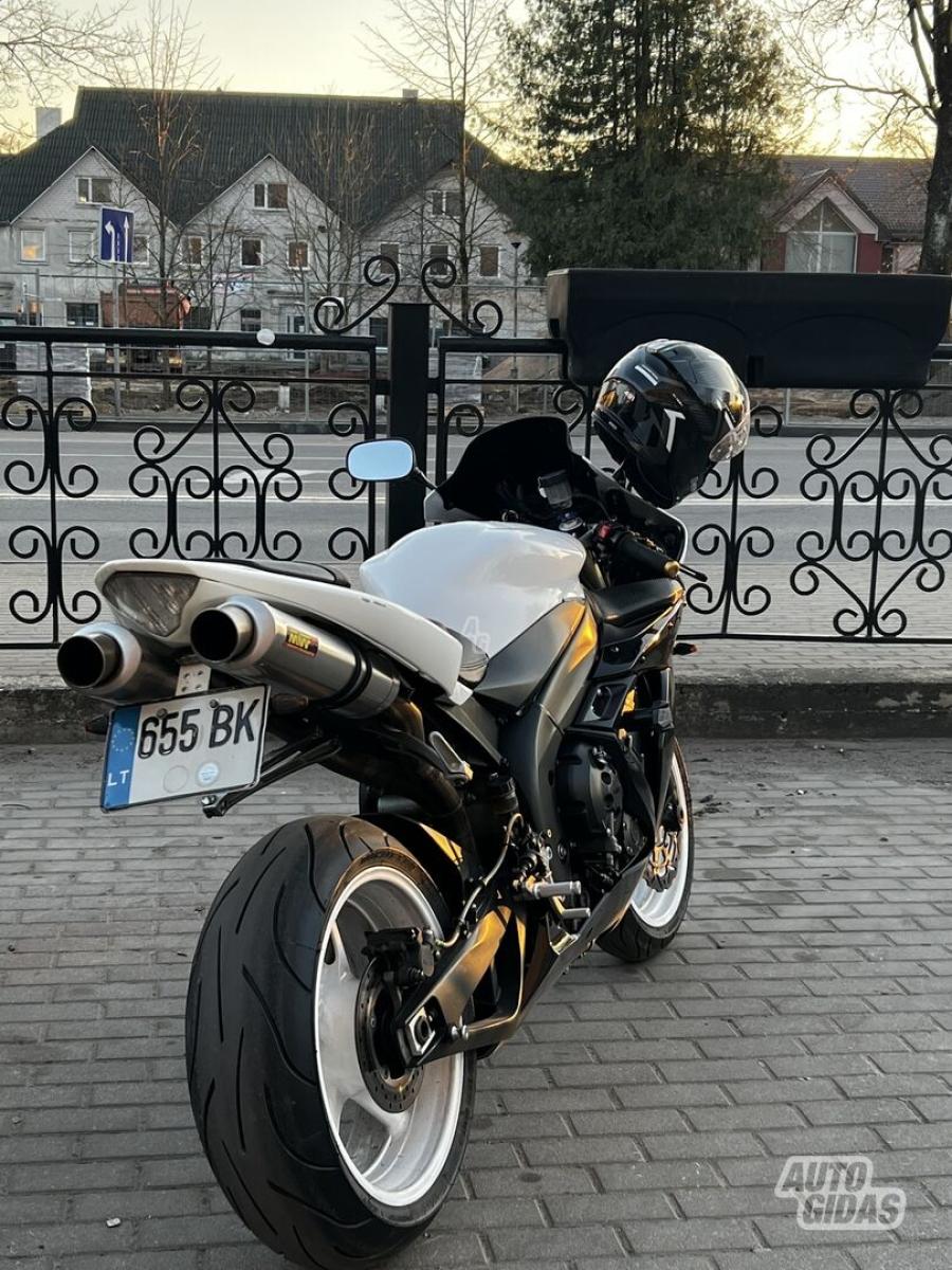 Yamaha R1 2004 Šilalė, ar dzinēja tilpumu 1.00 L un nobraukumu 61 tūkst. km par 4300 €, foto 6 vietnē AUTOMOTO.COM.LV