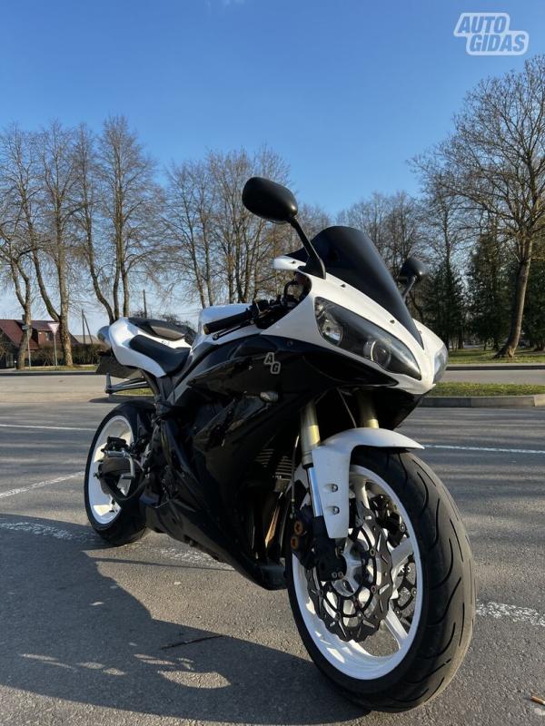 Ямаха R1 2004 в Шилале, объемом двигателя 1.00 л и пробегом 61 тыс. км за 4300 €, фото 7 на AUTOMOTO.COM.LV