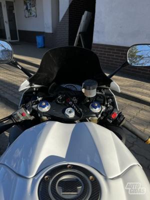 Yamaha R1 2004 Šilalė, ar dzinēja tilpumu 1.00 L un nobraukumu 61 tūkst. km par 4300 €, foto 9 vietnē AUTOMOTO.COM.LV