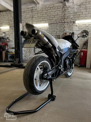 Yamaha R1 2004 Šilalė, ar dzinēja tilpumu 1.00 L un nobraukumu 61 tūkst. km par 4300 €, foto 10 vietnē AUTOMOTO.COM.LV