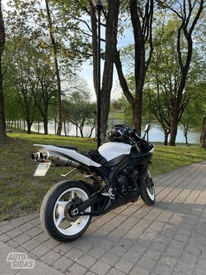 Yamaha R1 2004 Šilalė, ar dzinēja tilpumu 1.00 L un nobraukumu 61 tūkst. km par 4300 €, foto 11 vietnē AUTOMOTO.COM.LV