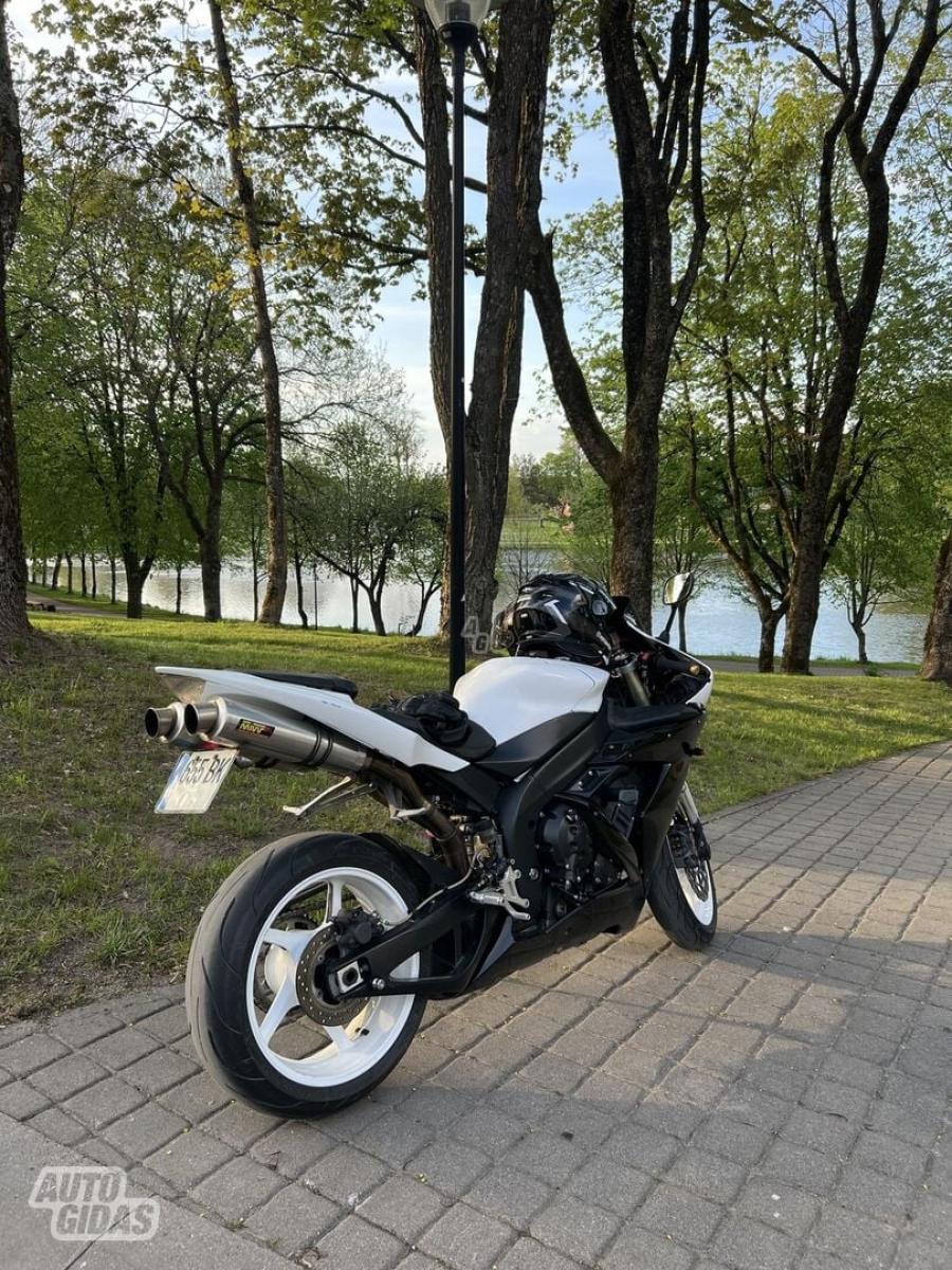 Yamaha R1 2004 Šilalė, ar dzinēja tilpumu 1.00 L un nobraukumu 61 tūkst. km par 4300 €, foto 11 vietnē AUTOMOTO.COM.LV