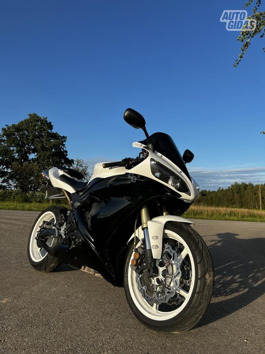 Yamaha R1 2004 Šilalė, ar dzinēja tilpumu 1.00 L un nobraukumu 61 tūkst. km par 4300 €, foto 13 vietnē AUTOMOTO.COM.LV