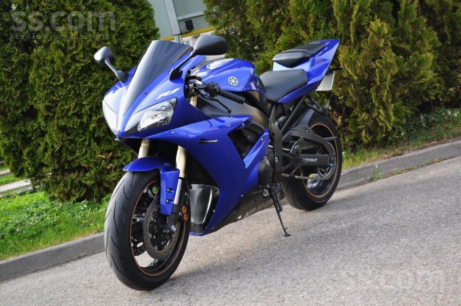 Yamaha R1 2004 in Jelgava, with an engine capacity of 1.00 L and mileage of 0 thousand km for 4850 €, photo 1 on AUTOMOTO.COM.LV