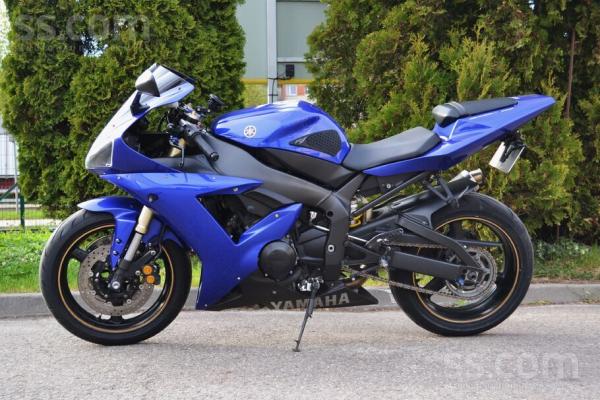 Yamaha R1 2004 in Jelgava, with an engine capacity of 1.00 L and mileage of 0 thousand km for 4850 €, photo 2 on AUTOMOTO.COM.LV
