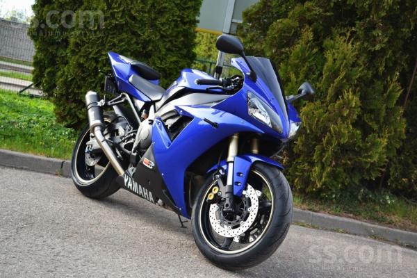 Yamaha R1 2004 in Jelgava, with an engine capacity of 1.00 L and mileage of 0 thousand km for 4850 €, photo 3 on AUTOMOTO.COM.LV