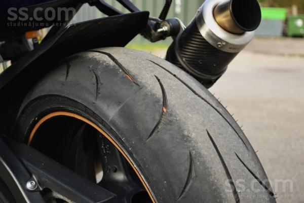 Yamaha R1 2004 in Jelgava, with an engine capacity of 1.00 L and mileage of 0 thousand km for 4850 €, photo 9 on AUTOMOTO.COM.LV
