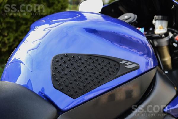 Yamaha R1 2004 in Jelgava, with an engine capacity of 1.00 L and mileage of 0 thousand km for 4850 €, photo 10 on AUTOMOTO.COM.LV