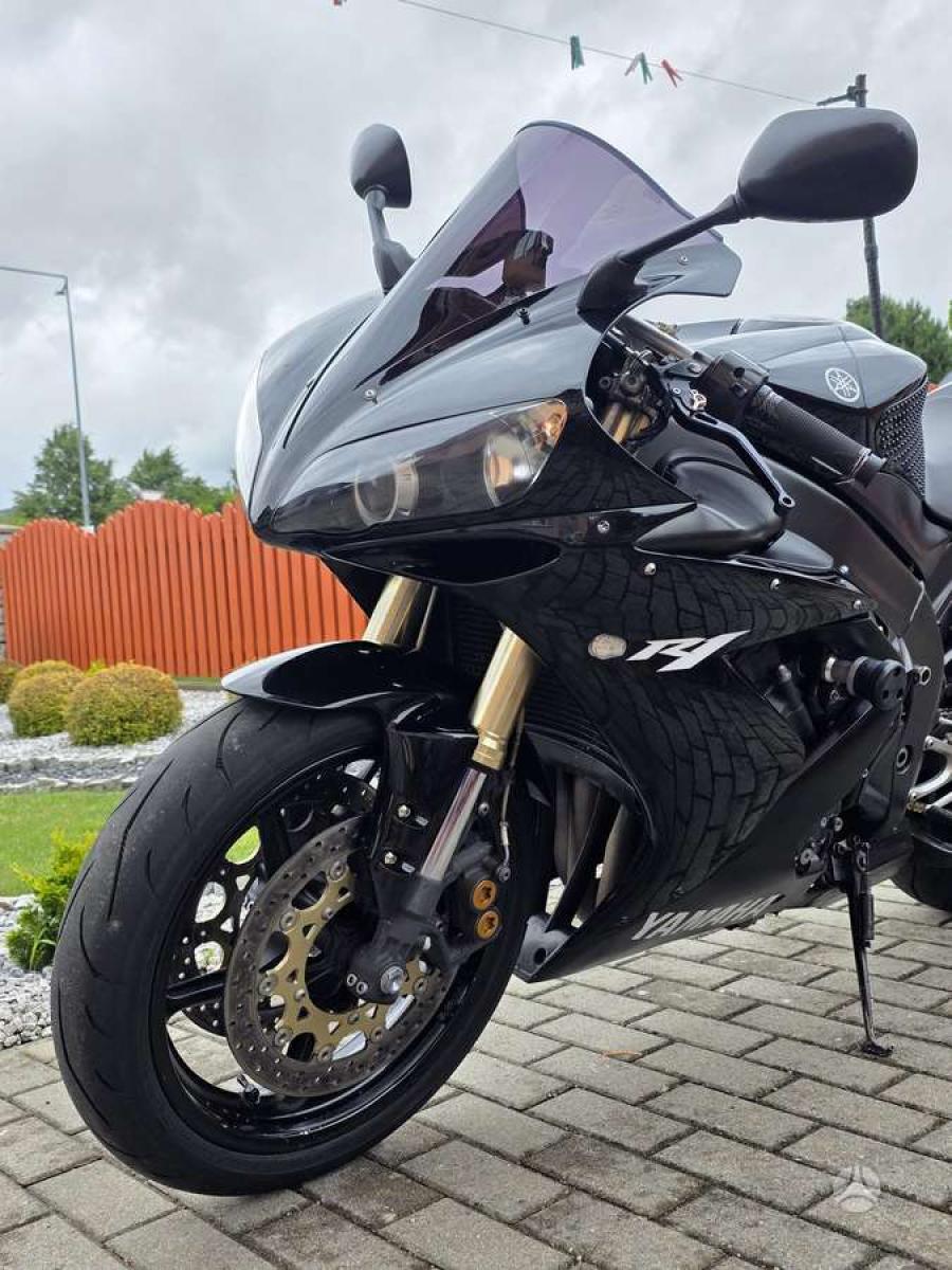 Yamaha R1 2004 in Kretinga, with an engine capacity of 1.00 L and mileage of 47 thousand km for 4600 €, photo 4 on AUTOMOTO.COM.LV