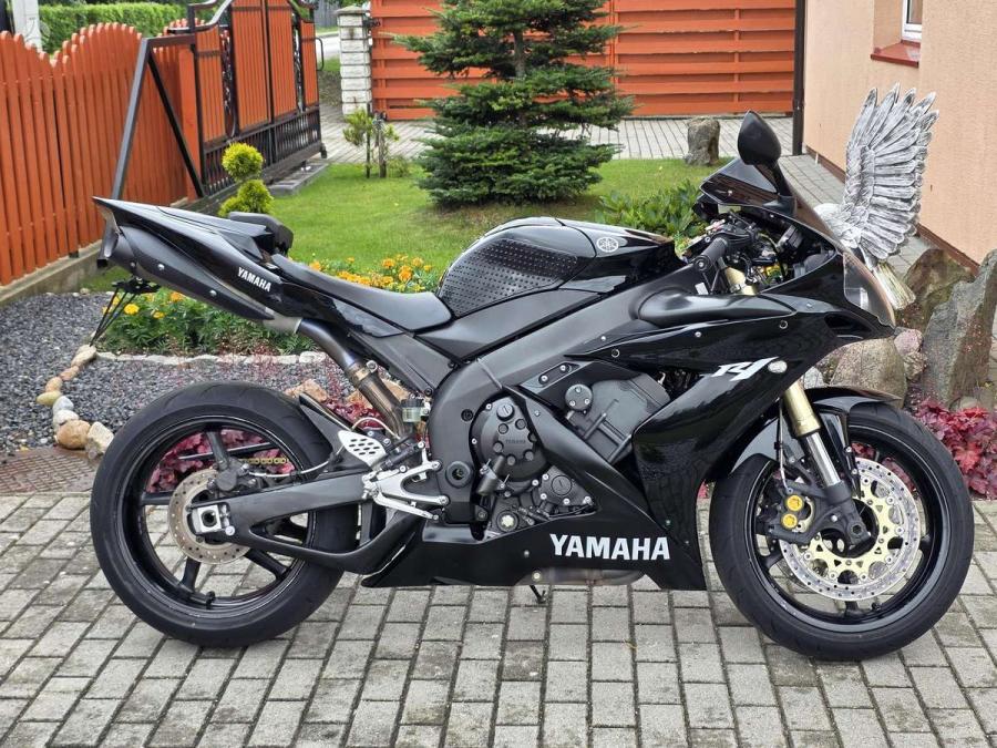 Yamaha R1 2004 in Kretinga, with an engine capacity of 1.00 L and mileage of 47 thousand km for 4600 €, photo 7 on AUTOMOTO.COM.LV